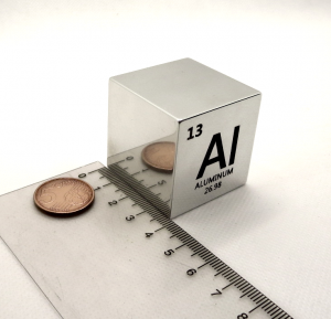 Cubo de aluminio de 38,1mm (aprox. 150g). Grabado a láser. Uno de los 5 ...