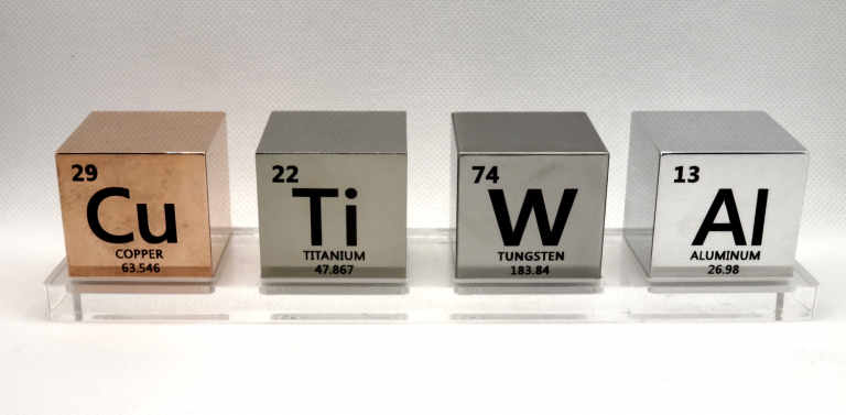 Cubo de aluminio de 38,1mm (aprox. 150g). Grabado a láser. Uno de los 5 ...